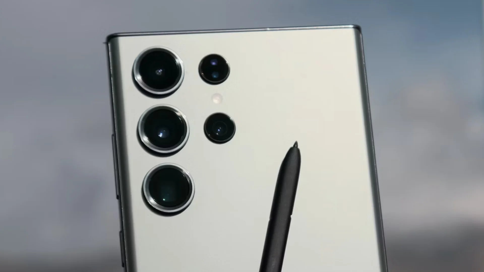 Galaxy S27 Ultra 2027 Flagship Gets Custom Snapdragon Chip Inside ...